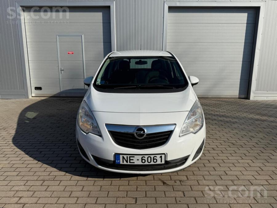 White Opel Meriva 2013 in Riga, with an engine capacity of 1.70 L and mileage of 343 thousand km for 1800 €, photo 3 on AUTOMOTO.COM.LV
