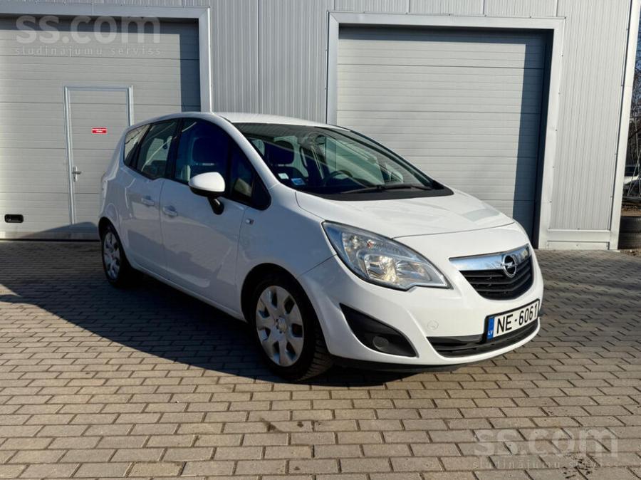 White Opel Meriva 2013 in Riga, with an engine capacity of 1.70 L and mileage of 343 thousand km for 1800 €, photo 4 on AUTOMOTO.COM.LV