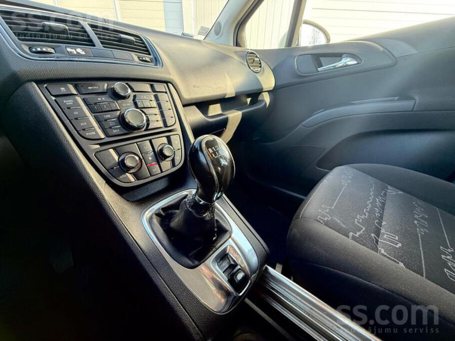 White Opel Meriva 2013 in Riga, with an engine capacity of 1.70 L and mileage of 343 thousand km for 1800 €, photo 12 on AUTOMOTO.COM.LV
