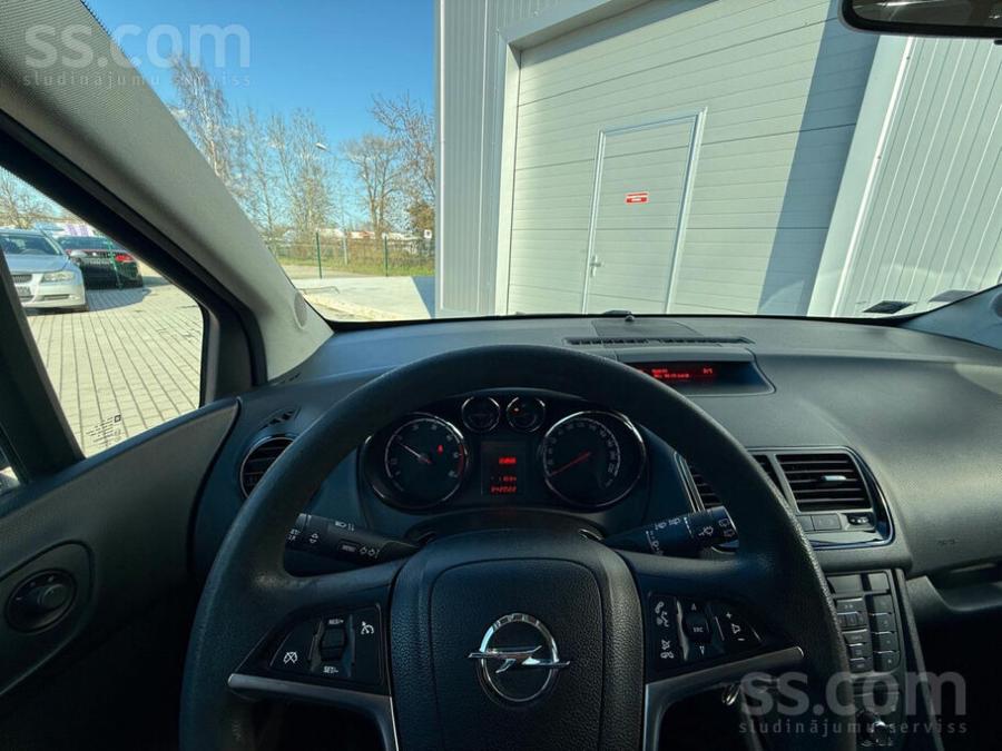 White Opel Meriva 2013 in Riga, with an engine capacity of 1.70 L and mileage of 343 thousand km for 1800 €, photo 13 on AUTOMOTO.COM.LV
