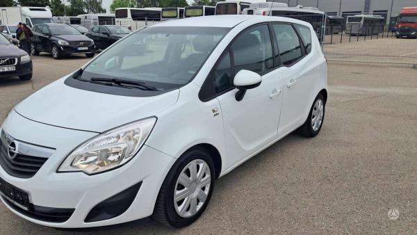 White Opel Meriva 2013 in Marijampole, with an engine capacity of 1.70 L and mileage of 210 thousand km for 2899 €, photo 3 on AUTOMOTO.COM.LV