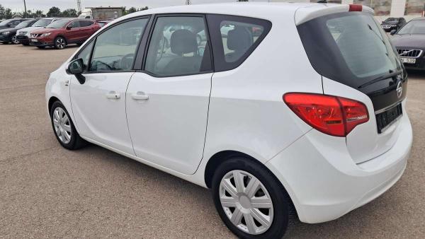 White Opel Meriva 2013 in Marijampole, with an engine capacity of 1.70 L and mileage of 210 thousand km for 2899 €, photo 4 on AUTOMOTO.COM.LV