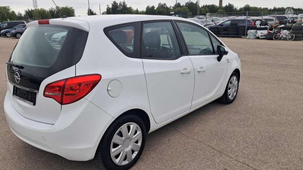 White Opel Meriva 2013 in Marijampole, with an engine capacity of 1.70 L and mileage of 210 thousand km for 2899 €, photo 6 on AUTOMOTO.COM.LV