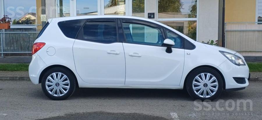 White Opel Meriva 2015 in Riga, with an engine capacity of 1.60 L and mileage of 295 thousand km for 2500 €, photo 4 on AUTOMOTO.COM.LV
