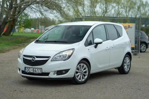 White Opel Meriva 2015 in Liepaja, with an engine capacity of 1.60 L and mileage of 215 thousand km for 5600 €, photo 1 on AUTOMOTO.COM.LV