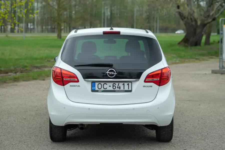 Balts Opel Meriva 2015 Liepāja, ar dzinēja tilpumu 1.60 L un nobraukumu 215 tūkst. km par 5600 €, foto 4 vietnē AUTOMOTO.COM.LV