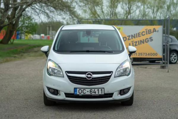 White Opel Meriva 2015 in Liepaja, with an engine capacity of 1.60 L and mileage of 215 thousand km for 5600 €, photo 7 on AUTOMOTO.COM.LV