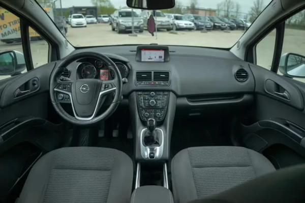 White Opel Meriva 2015 in Liepaja, with an engine capacity of 1.60 L and mileage of 215 thousand km for 5600 €, photo 8 on AUTOMOTO.COM.LV