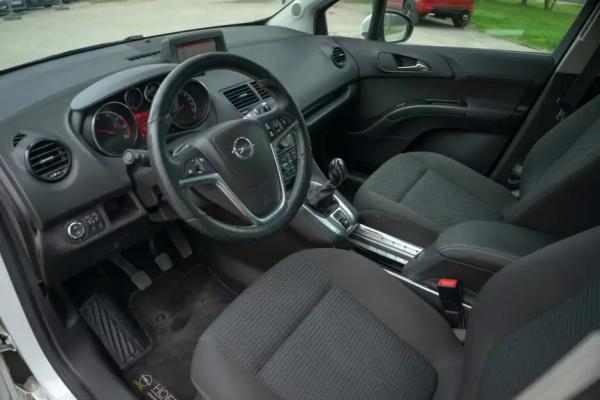 White Opel Meriva 2015 in Liepaja, with an engine capacity of 1.60 L and mileage of 215 thousand km for 5600 €, photo 10 on AUTOMOTO.COM.LV