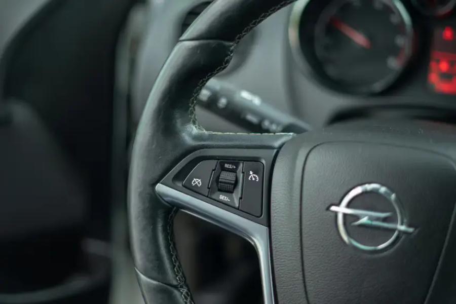 Balts Opel Meriva 2015 Liepāja, ar dzinēja tilpumu 1.60 L un nobraukumu 215 tūkst. km par 5600 €, foto 25 vietnē AUTOMOTO.COM.LV