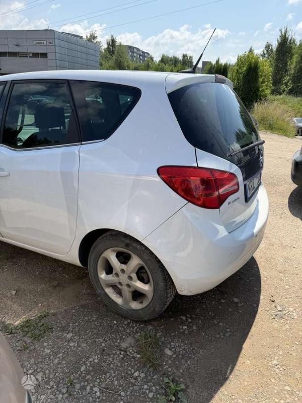 White Opel Meriva 2016 in Vilnius, with an engine capacity of 1.60 L and mileage of 260 thousand km for 1950 €, photo 3 on AUTOMOTO.COM.LV