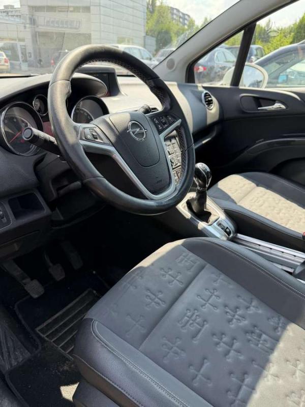 White Opel Meriva 2016 in Vilnius, with an engine capacity of 1.60 L and mileage of 260 thousand km for 1950 €, photo 5 on AUTOMOTO.COM.LV