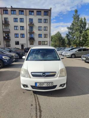 White Opel Meriva 2006 in Vilnius, with an engine capacity of 1.60 L and mileage of 242 thousand km for 1150 €, photo  on AUTOMOTO.COM.LV