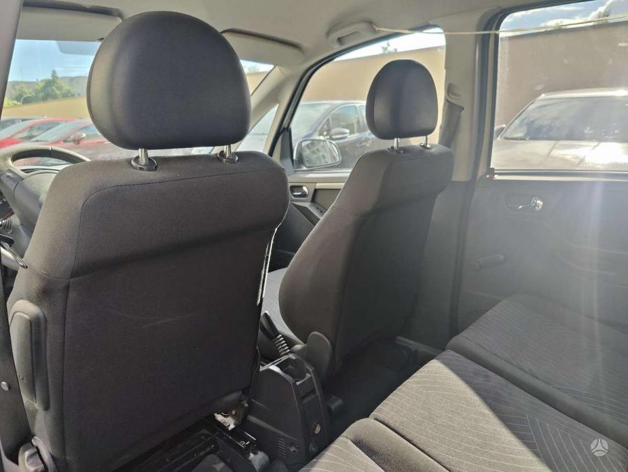White Opel Meriva 2006 in Vilnius, with an engine capacity of 1.60 L and mileage of 242 thousand km for 1150 €, photo 8 on AUTOMOTO.COM.LV