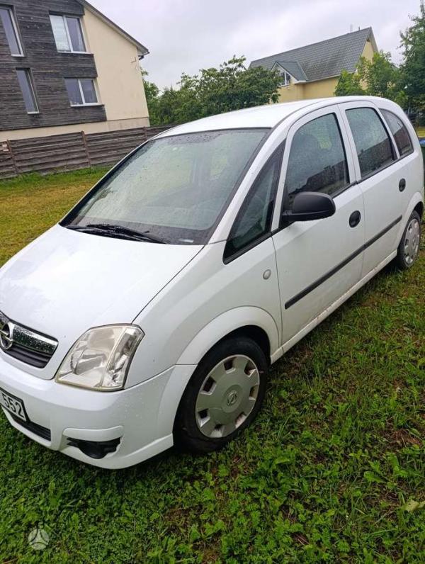 White Opel Meriva 2010 in Kaunas, with an engine capacity of 1.36 L and mileage of 229 thousand km for 900 €, photo 1 on AUTOMOTO.COM.LV