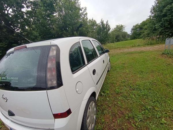 White Opel Meriva 2010 in Kaunas, with an engine capacity of 1.36 L and mileage of 229 thousand km for 900 €, photo 4 on AUTOMOTO.COM.LV