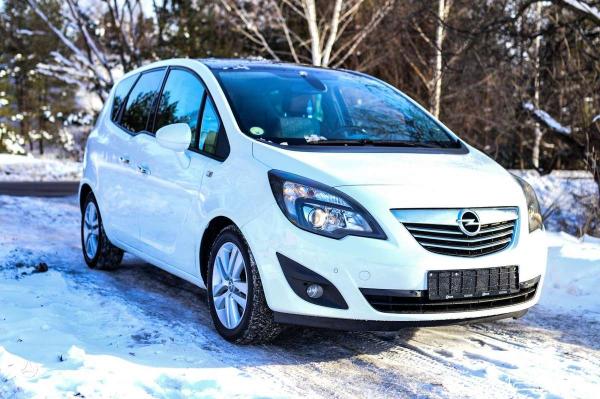 White Opel Meriva 2011 in Kretinga, with an engine capacity of 1.70 L and mileage of 261 thousand km for 3750 €, photo 1 on AUTOMOTO.COM.LV