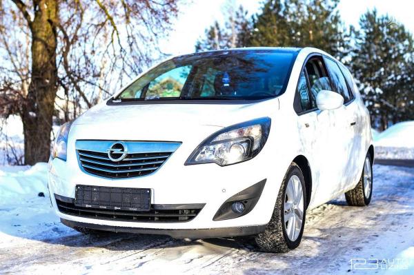 White Opel Meriva 2011 in Kretinga, with an engine capacity of 1.70 L and mileage of 261 thousand km for 3750 €, photo 2 on AUTOMOTO.COM.LV