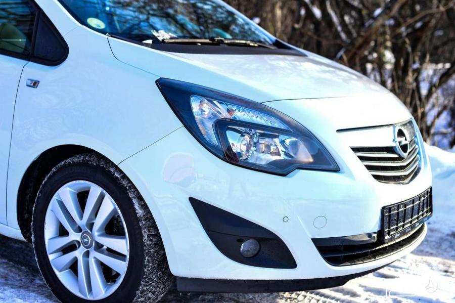White Opel Meriva 2011 in Kretinga, with an engine capacity of 1.70 L and mileage of 261 thousand km for 3750 €, photo 4 on AUTOMOTO.COM.LV