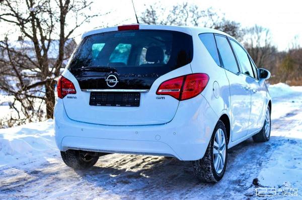 White Opel Meriva 2011 in Kretinga, with an engine capacity of 1.70 L and mileage of 261 thousand km for 3750 €, photo 5 on AUTOMOTO.COM.LV