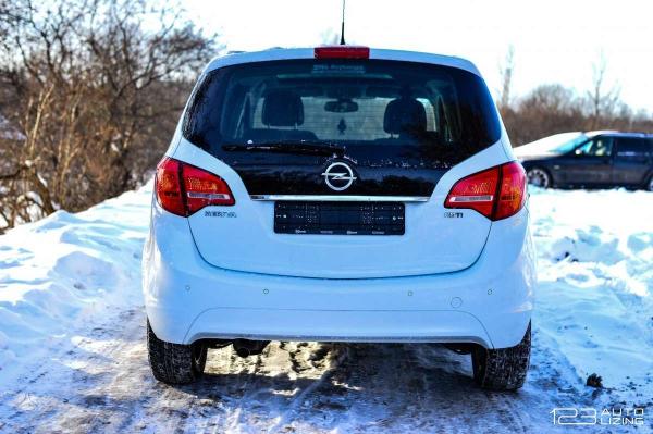 White Opel Meriva 2011 in Kretinga, with an engine capacity of 1.70 L and mileage of 261 thousand km for 3750 €, photo 6 on AUTOMOTO.COM.LV