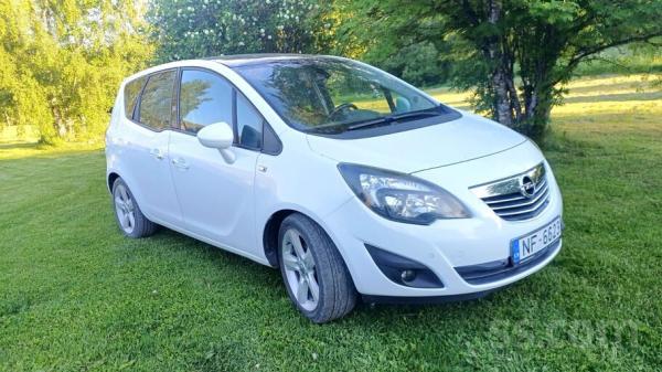 White Opel Meriva 2011 in Madona, with an engine capacity of 1.70 L and mileage of 253 thousand km for 3600 €, photo 1 on AUTOMOTO.COM.LV