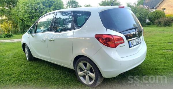 White Opel Meriva 2011 in Madona, with an engine capacity of 1.70 L and mileage of 253 thousand km for 3600 €, photo 4 on AUTOMOTO.COM.LV