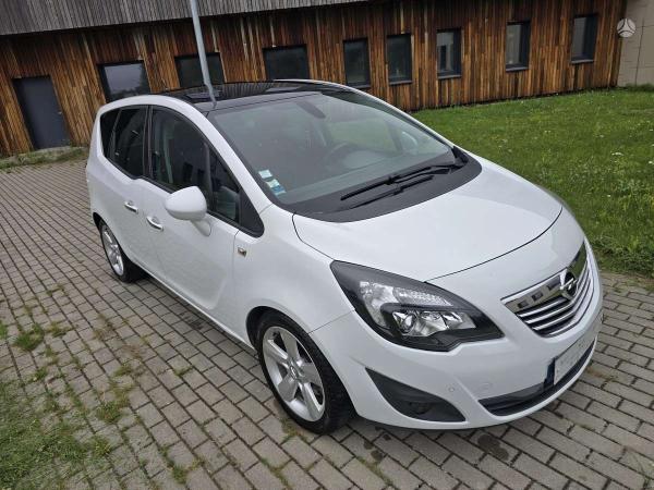 White Opel Meriva 2011 in Taurage, with an engine capacity of 1.69 L and mileage of 255 thousand km for 3800 €, photo 5 on AUTOMOTO.COM.LV