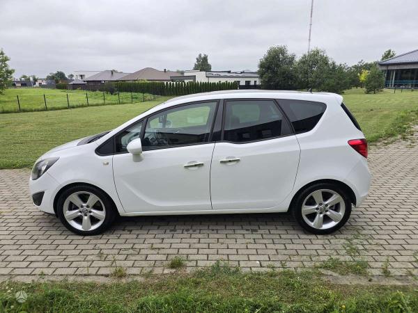 White Opel Meriva 2011 in Taurage, with an engine capacity of 1.69 L and mileage of 255 thousand km for 3800 €, photo 10 on AUTOMOTO.COM.LV