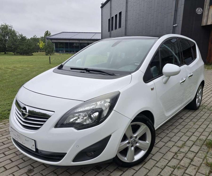 White Opel Meriva 2011 in Taurage, with an engine capacity of 1.69 L and mileage of 255 thousand km for 3700 €, photo 1 on AUTOMOTO.COM.LV
