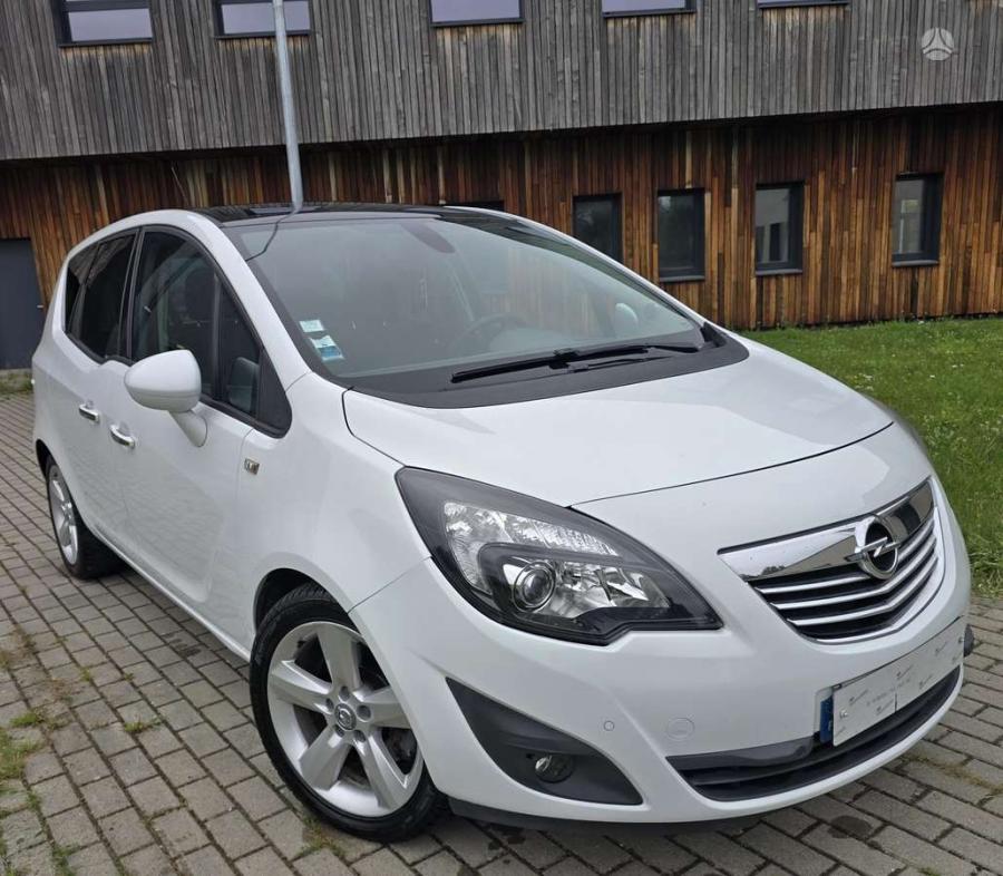 White Opel Meriva 2011 in Taurage, with an engine capacity of 1.69 L and mileage of 255 thousand km for 3700 €, photo 3 on AUTOMOTO.COM.LV