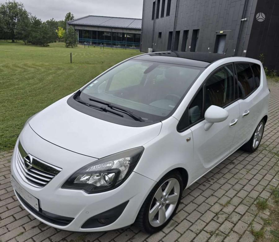 White Opel Meriva 2011 in Taurage, with an engine capacity of 1.69 L and mileage of 255 thousand km for 3700 €, photo 4 on AUTOMOTO.COM.LV