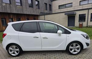 White Opel Meriva 2011 in Taurage, with an engine capacity of 1.69 L and mileage of 255 thousand km for 3700 €, photo 7 on AUTOMOTO.COM.LV