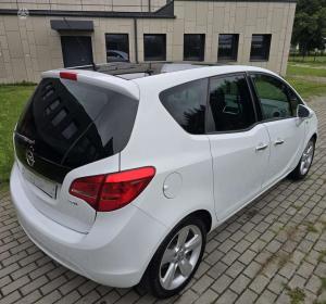 White Opel Meriva 2011 in Taurage, with an engine capacity of 1.69 L and mileage of 255 thousand km for 3700 €, photo 8 on AUTOMOTO.COM.LV