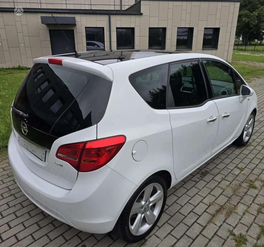 White Opel Meriva 2011 in Taurage, with an engine capacity of 1.69 L and mileage of 255 thousand km for 3700 €, photo 8 on AUTOMOTO.COM.LV