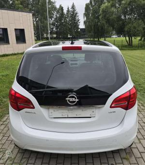 White Opel Meriva 2011 in Taurage, with an engine capacity of 1.69 L and mileage of 255 thousand km for 3700 €, photo 9 on AUTOMOTO.COM.LV