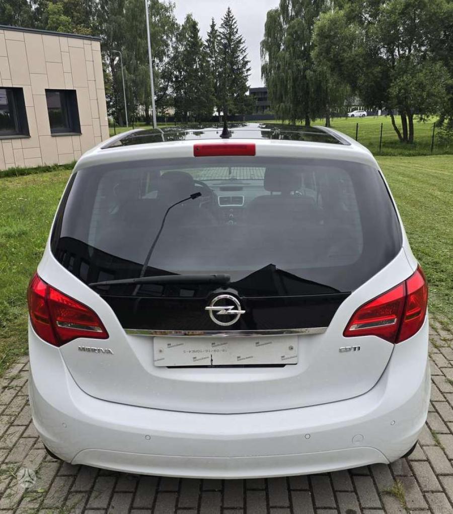 White Opel Meriva 2011 in Taurage, with an engine capacity of 1.69 L and mileage of 255 thousand km for 3700 €, photo 9 on AUTOMOTO.COM.LV