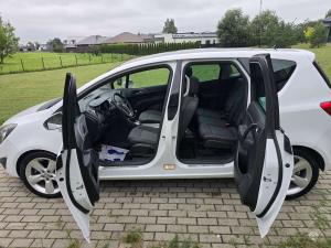 White Opel Meriva 2011 in Taurage, with an engine capacity of 1.69 L and mileage of 255 thousand km for 3700 €, photo 12 on AUTOMOTO.COM.LV