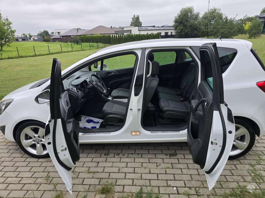 White Opel Meriva 2011 in Taurage, with an engine capacity of 1.69 L and mileage of 255 thousand km for 3700 €, photo 12 on AUTOMOTO.COM.LV