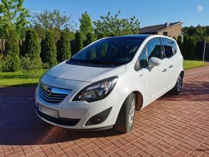 White Opel Meriva 2011 in Vilnius, with an engine capacity of 1.69 L and mileage of 173 thousand km for 2950 €, photo  on AUTOMOTO.COM.LV