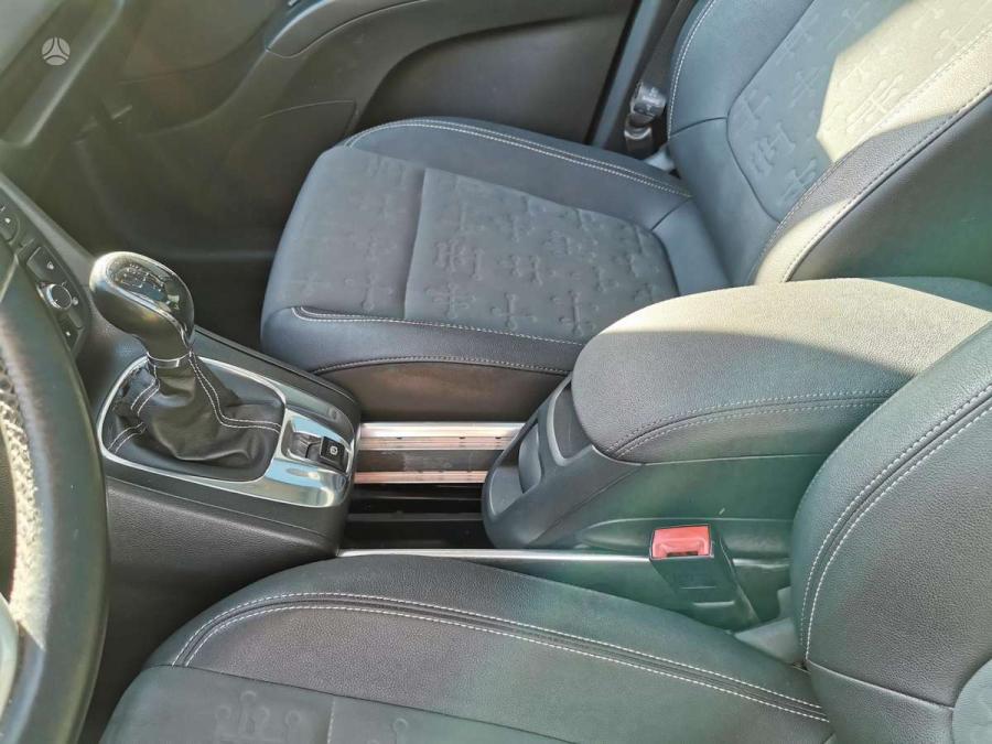 Balts Opel Meriva 2011 Viļņa, ar dzinēja tilpumu 1.69 L un nobraukumu 173 tūkst. km par 2950 €, foto 24 vietnē AUTOMOTO.COM.LV