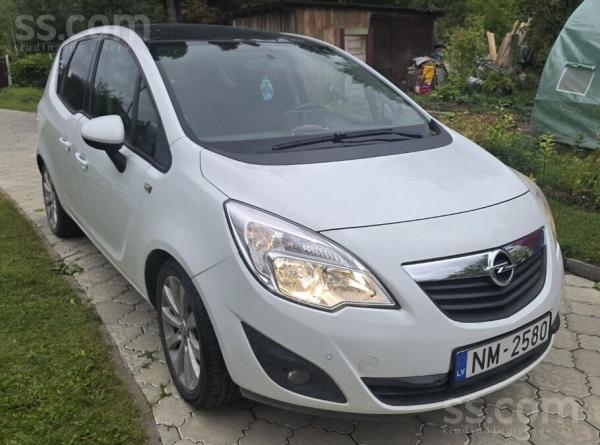 Opel Meriva 2011 in Daugavpils on AUTOMOTO.COM.LV White Opel Meriva 2011 in Daugavpils, with an engine capacity of 1.70 L and mileage of 248 thousand km for 3450 €, photo 1 on AUTOMOTO.COM.LV
