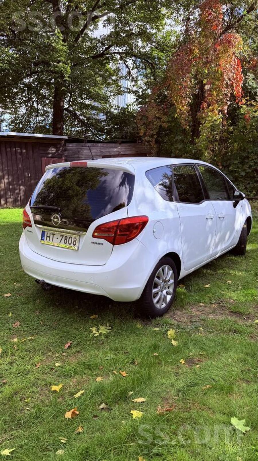 White Opel Meriva 2011 in Riga, with an engine capacity of 1.40 L and mileage of 190 thousand km for 3400 €, photo 1 on AUTOMOTO.COM.LV