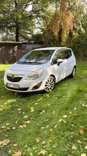 White Opel Meriva 2011 in Riga, with an engine capacity of 1.40 L and mileage of 190 thousand km for 3400 €, photo 5 on AUTOMOTO.COM.LV