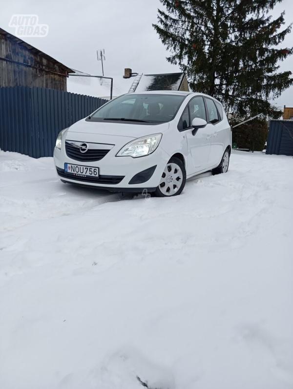 White Opel Meriva 2012 in Kaunas, with an engine capacity of 1.70 L and mileage of 300 thousand km for 2900 €, photo 4 on AUTOMOTO.COM.LV