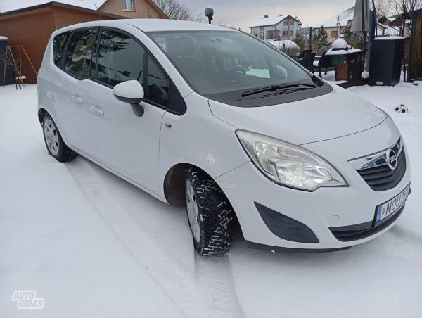 White Opel Meriva 2012 in Kaunas, with an engine capacity of 1.70 L and mileage of 300 thousand km for 2900 €, photo 8 on AUTOMOTO.COM.LV