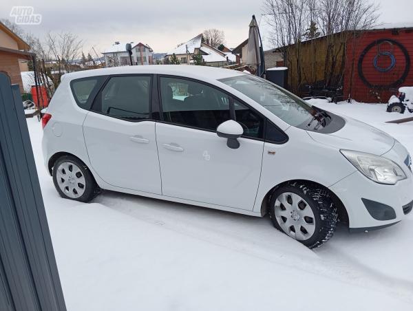 White Opel Meriva 2012 in Kaunas, with an engine capacity of 1.70 L and mileage of 300 thousand km for 2900 €, photo 9 on AUTOMOTO.COM.LV