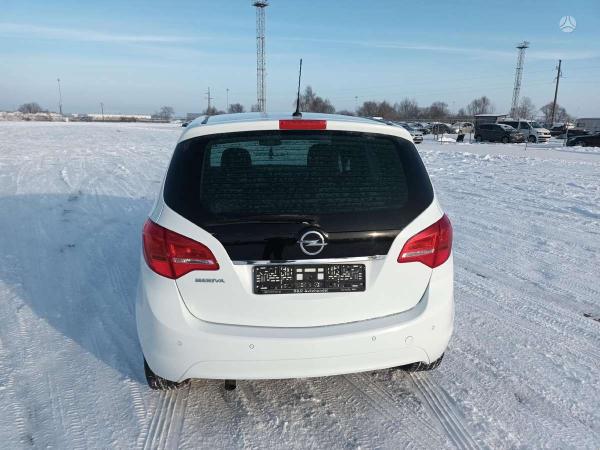 White Opel Meriva 2012 in Marijampole, with an engine capacity of 1.40 L and mileage of 150 thousand km for 3100 €, photo 5 on AUTOMOTO.COM.LV