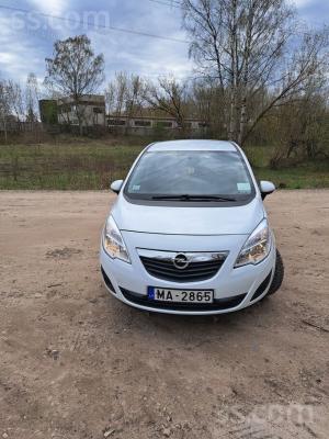White Opel Meriva 2012 in Riga, with an engine capacity of 1.30 L and mileage of 255 thousand km for 3500 €, photo  on AUTOMOTO.COM.LV