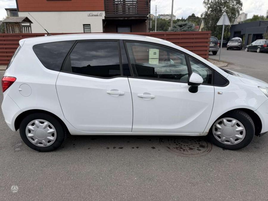 White Opel Meriva 2012 in Kaunas, with an engine capacity of 1.40 L and mileage of 144 thousand km for 3350 €, photo 5 on AUTOMOTO.COM.LV